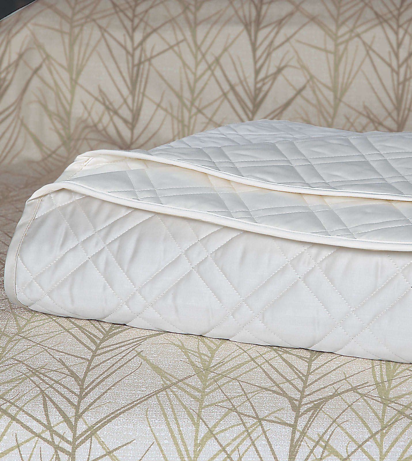 Coperta Pearl Coverlet | Eastern Accents